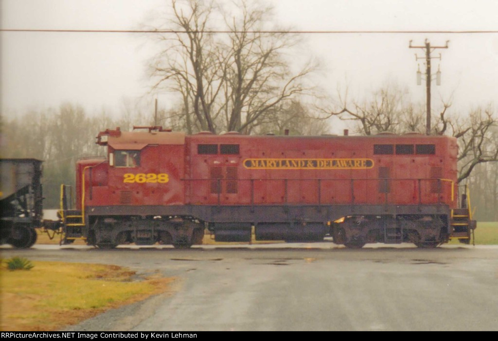 MDDE 2628 in the rain at Cool Springs,De